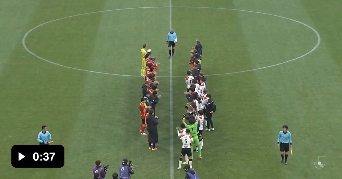 A player gets a yellow card for showing a message to the referee - 9GAG