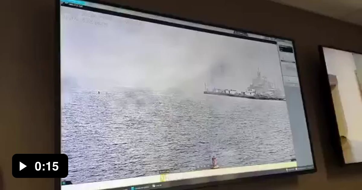 2025-02-12: EA-18G Growler crashes into San Diego Bay. - 9GAG