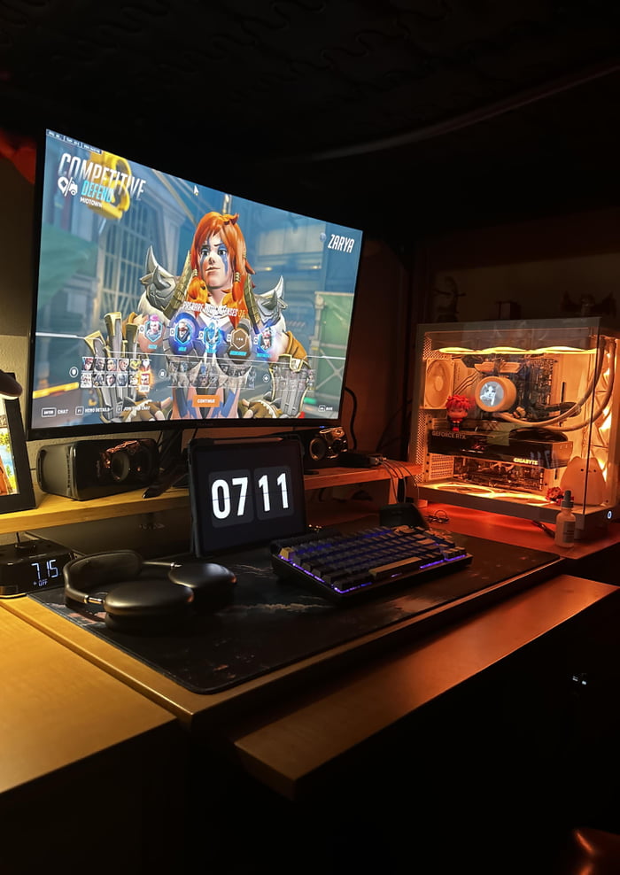 First ever fully build dorm set up - 9GAG