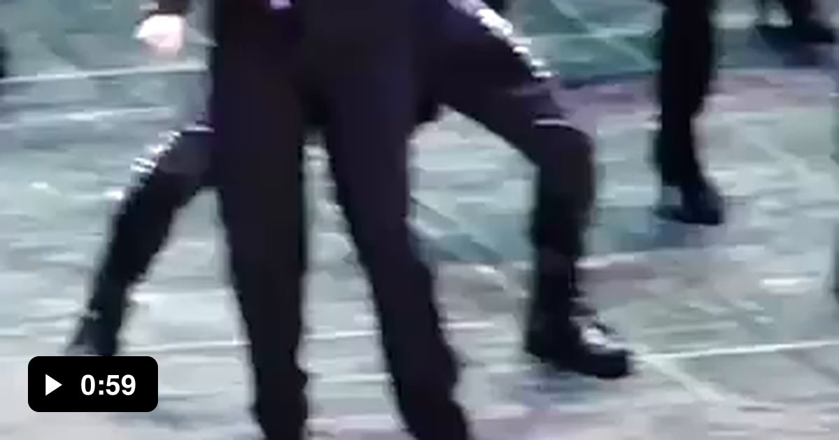 Lady Gaga invites fan to dance on the stage - 9GAG