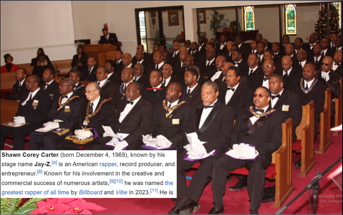 Is that J Zey in the middle? - 9GAG