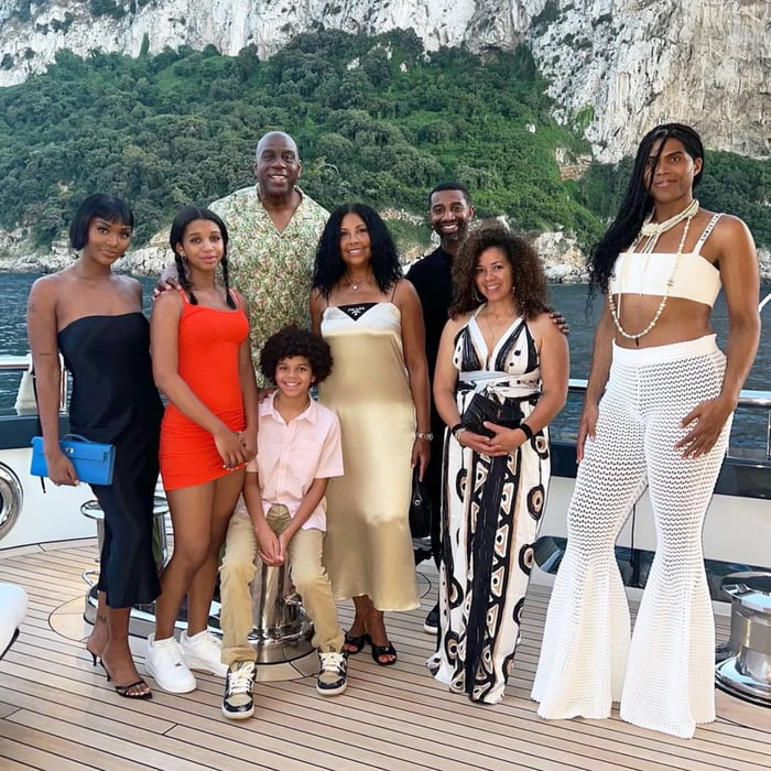 Magic Johnson and family - 9GAG