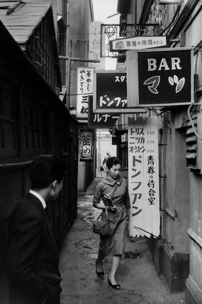 Tokyo, Japan, photo by Marc Riboud in 1958 - 9GAG