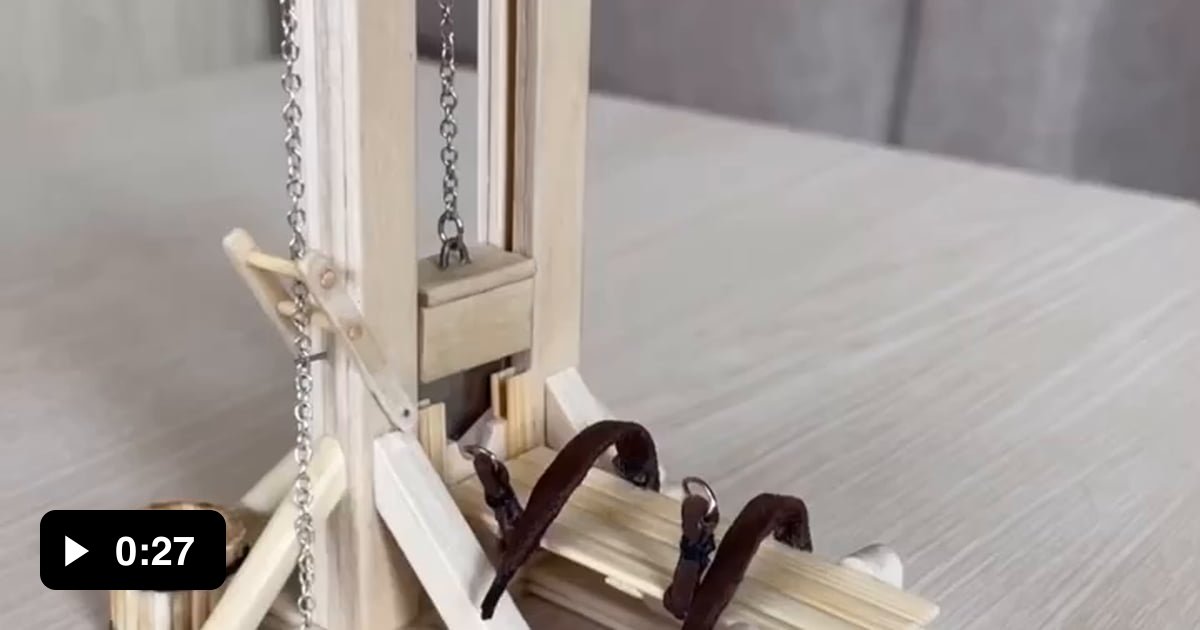 Miniature working guillotine - 9GAG