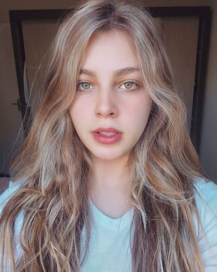 Ana Laura Bogo - 9GAG