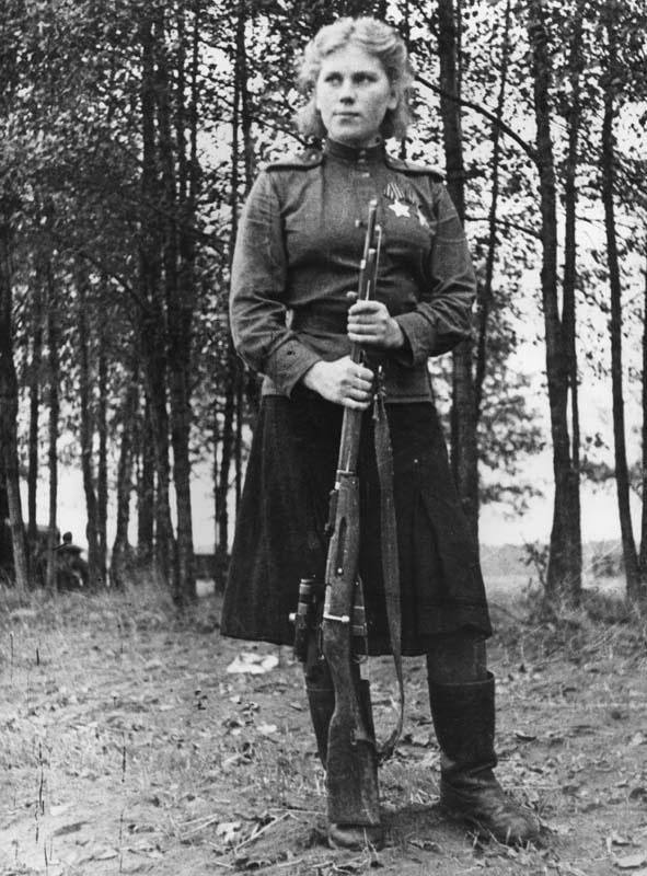 Another photo of the famous female Soviet Red Army Sniper Roza Shanina ...