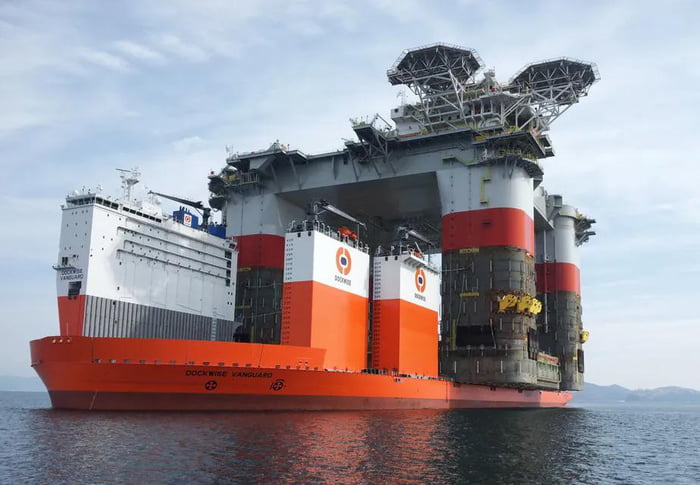 This ship that submerges itself to carry entire oil rigs. The Dockwise ...
