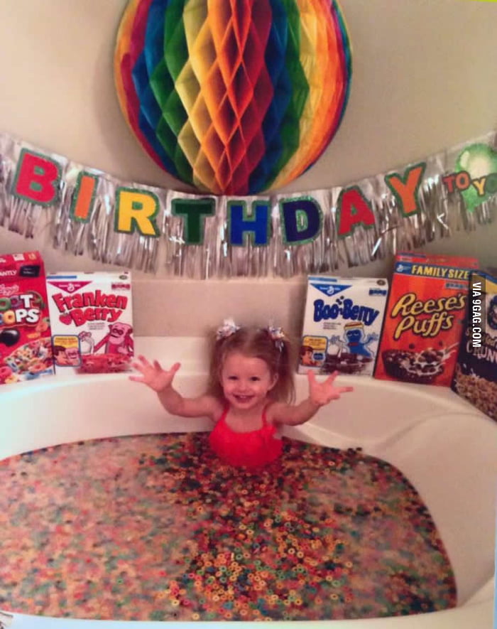 This little girl held a Cereal pool birthday party! - 9GAG