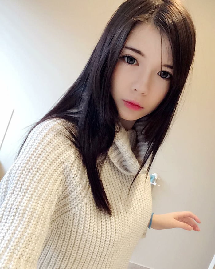 I saw someone post the "I show you my dick pls respond" girl. And people a bit doubting if its a ...