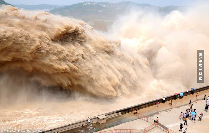 "Sand-washing" the silt-clogged Yellow River - 9GAG