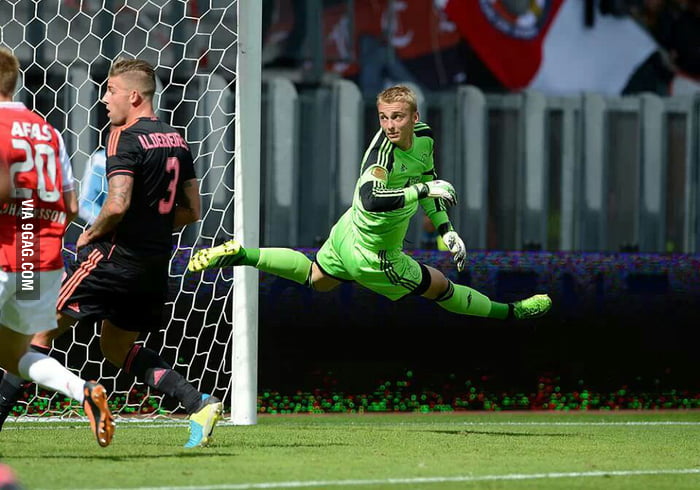 Ridiculously handsome goalkeeper - 9GAG