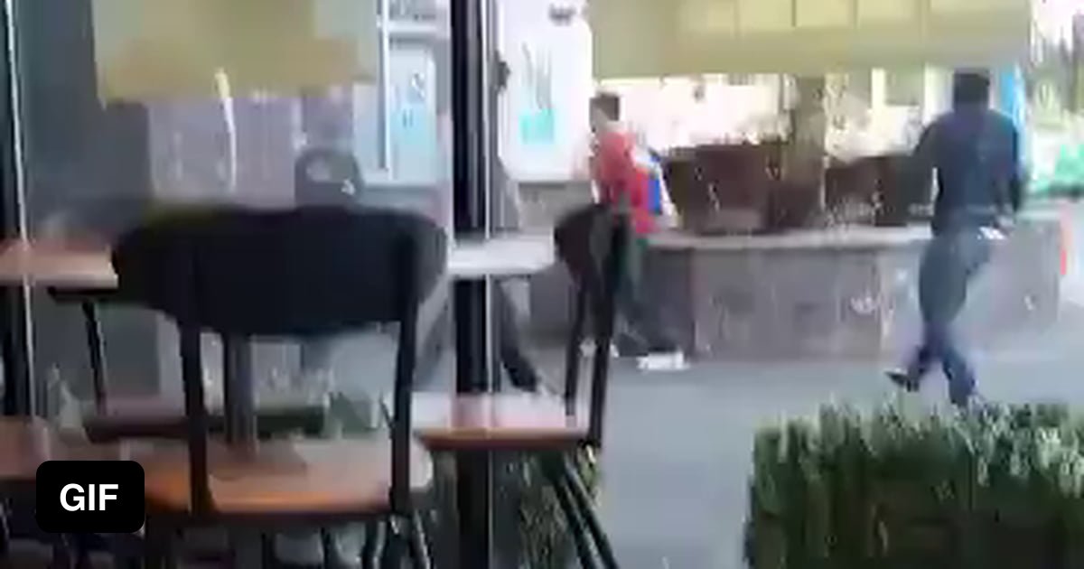 Flying kick, phones and wallets (00:34) - 9GAG