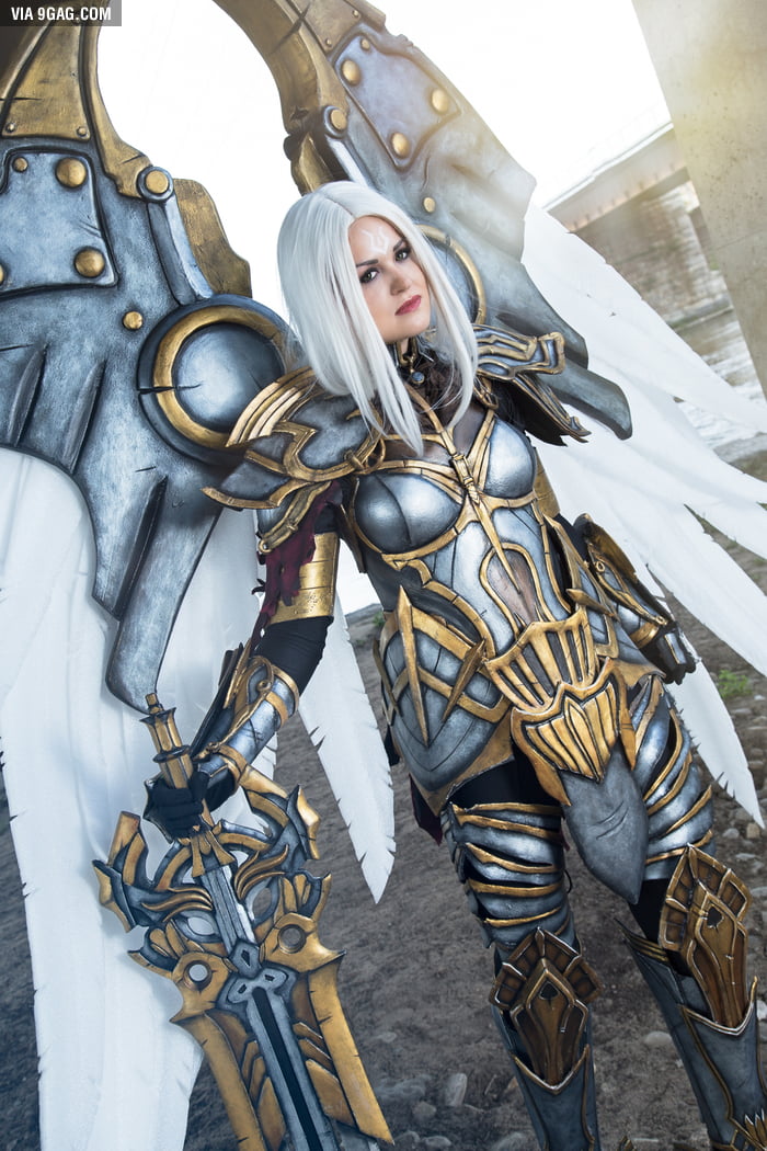 Uriel cosplay - 9GAG