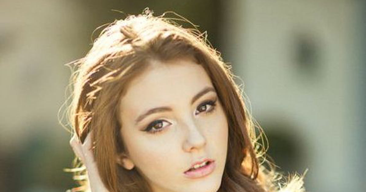 Cute Brunette 9gag