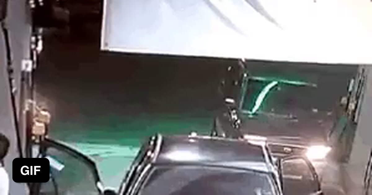 This is why gas-pump trigger locks are a bad idea. - 9GAG