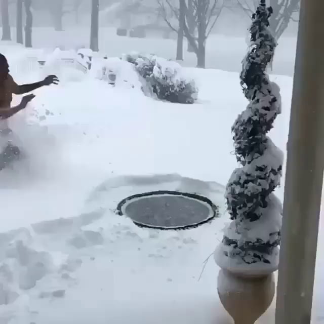 Trampoline snow dive - 9GAG