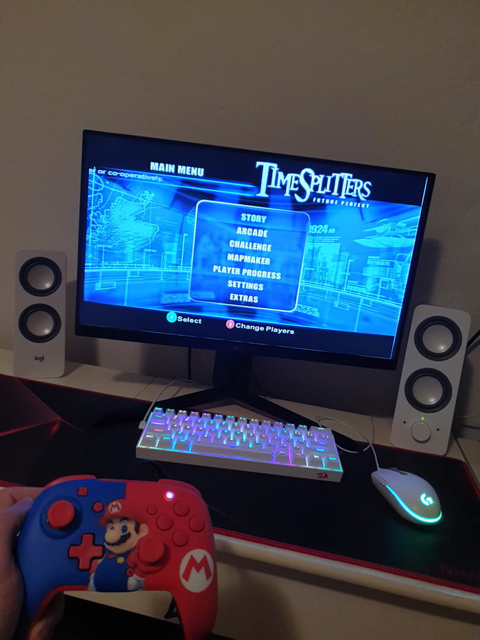 Playing TimeSplitters on a nintendo gamecube emulator with a nintendo ...