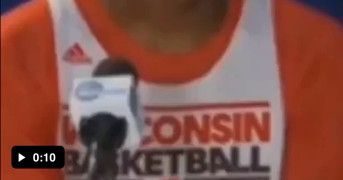 He didn't realise the mic was on :') - 9GAG