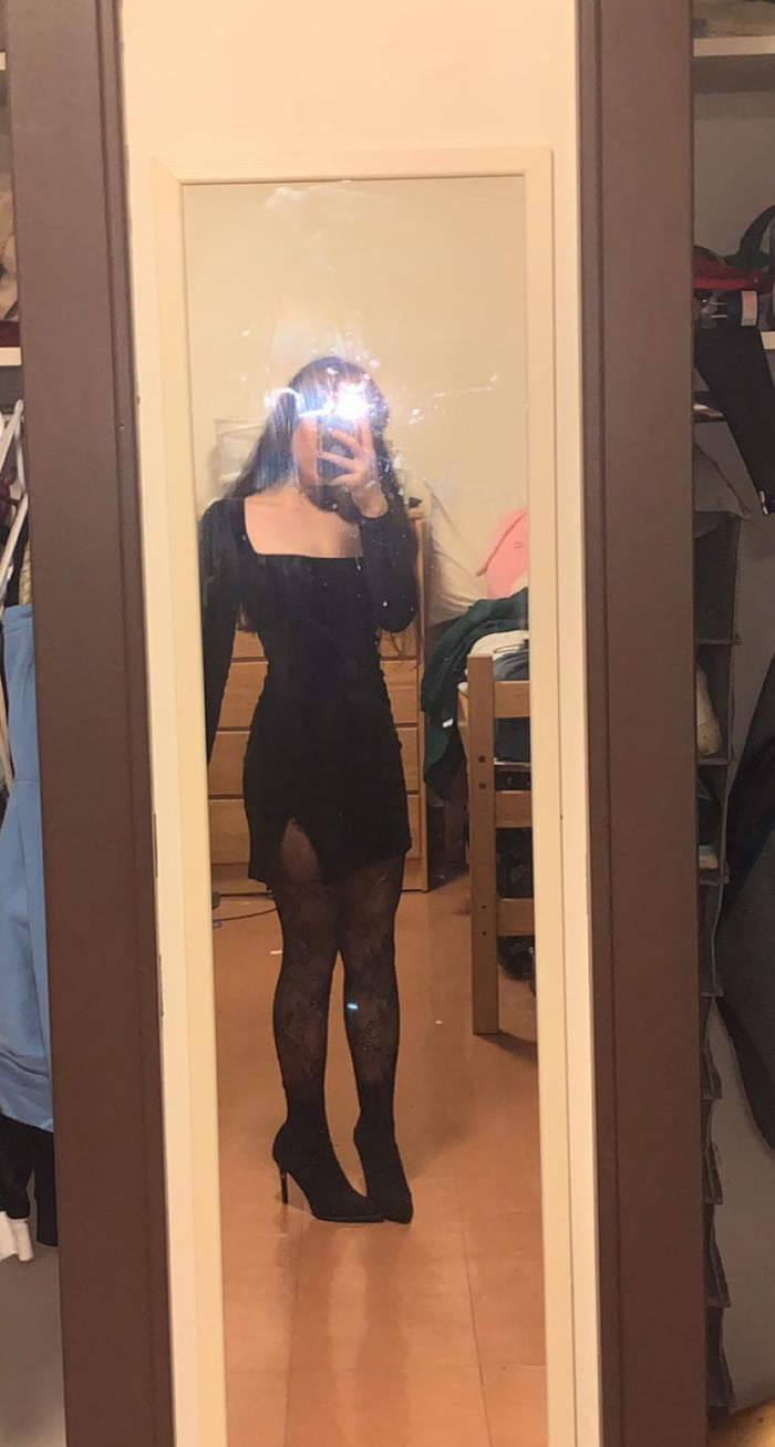 19F simple black outfit :3 - 9GAG