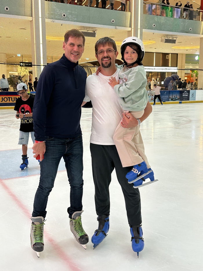 Today meet on ice the good man, and great hockey player, the former captain Ottawa Senators Alex ...