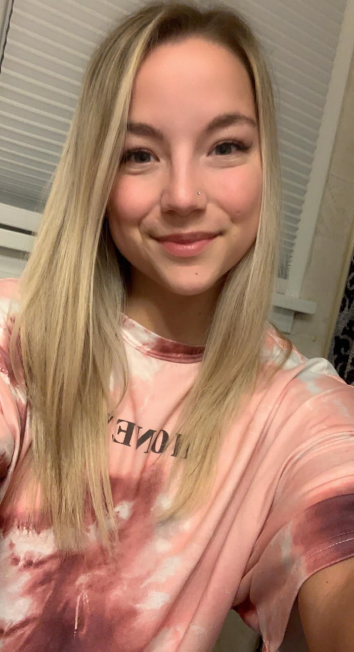 (27F) hello everyone👋💕 - 9GAG