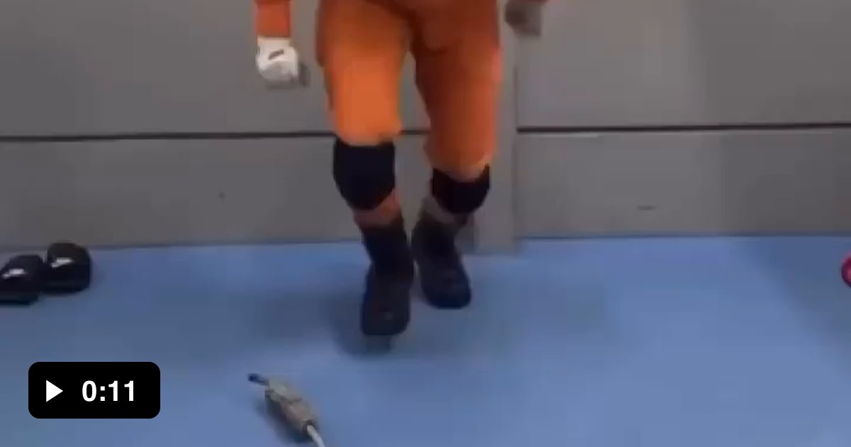 Japanese firefighter also learn how to tie a rope harness. - 9GAG