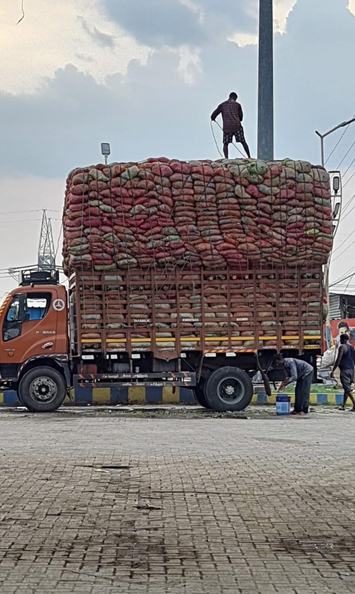 A normal truck load in India - 9GAG