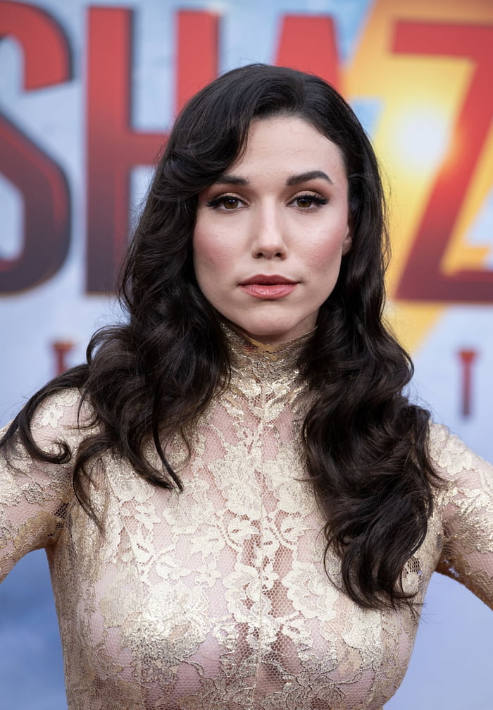 Grace Caroline Currey (Grace Fulton) - 9GAG