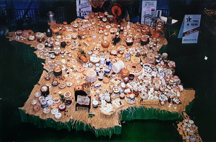 World Guinness Record (not new) of the biggest cheese plate (64m²) with ...