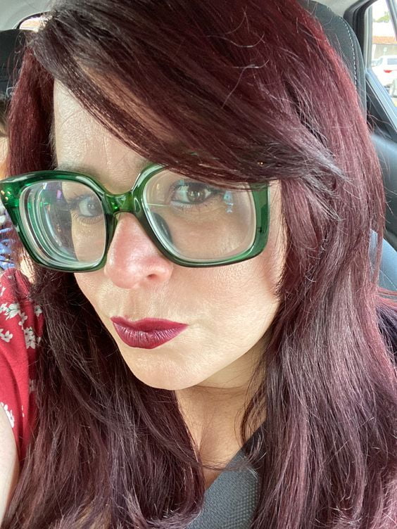 Brown hair and big green-framed glasses - 9GAG