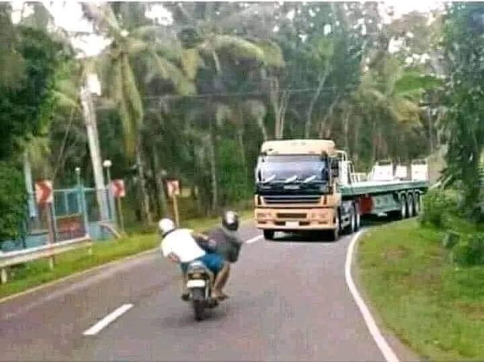 Which way, left or right? - 9GAG