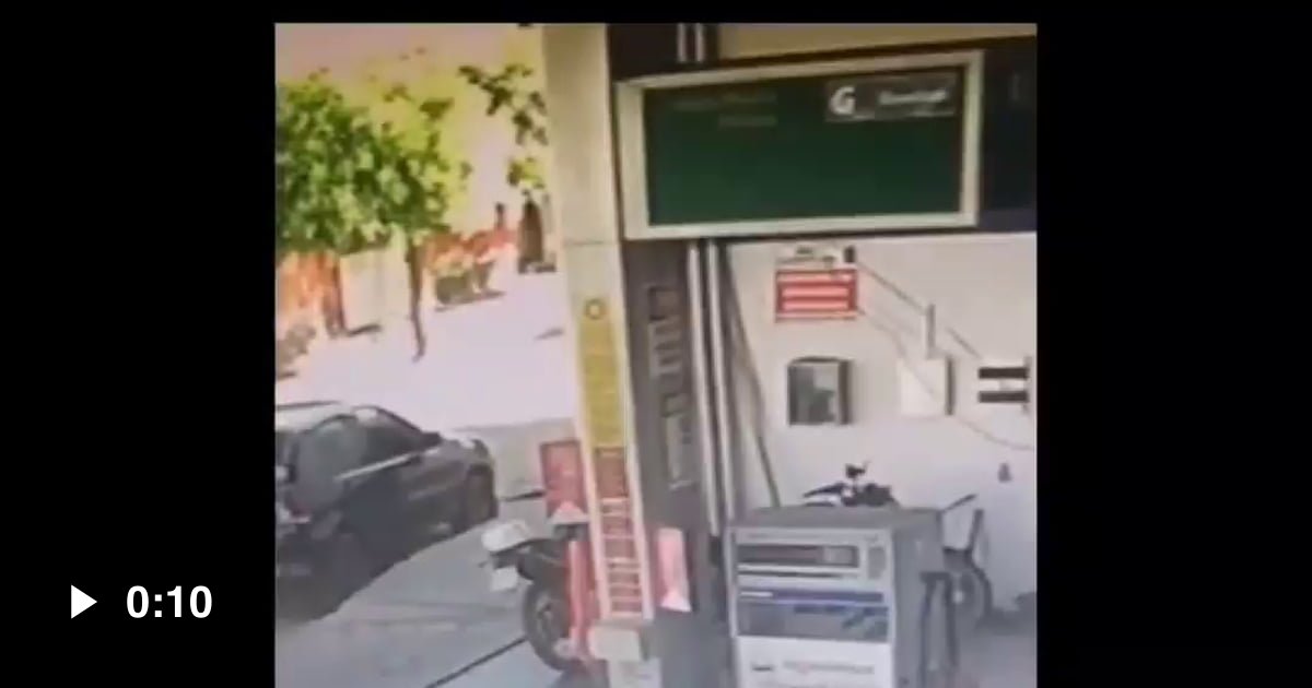 *Lower back* left the game - 9GAG