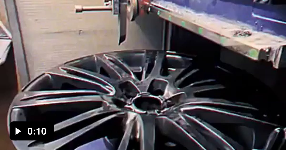 Spinning alloy wheel - 9GAG