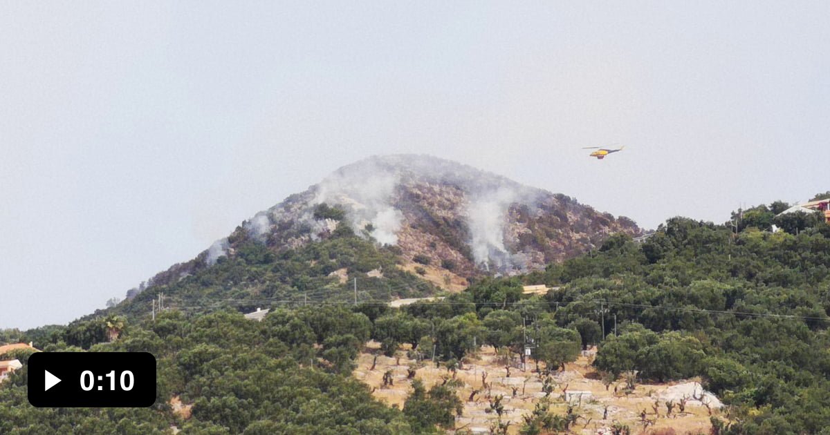 Corfu, Greece right now is burning, stop by fire brigade planes! - 9GAG