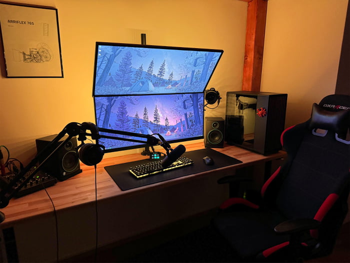 What is your favourite monitor layout? - 9GAG