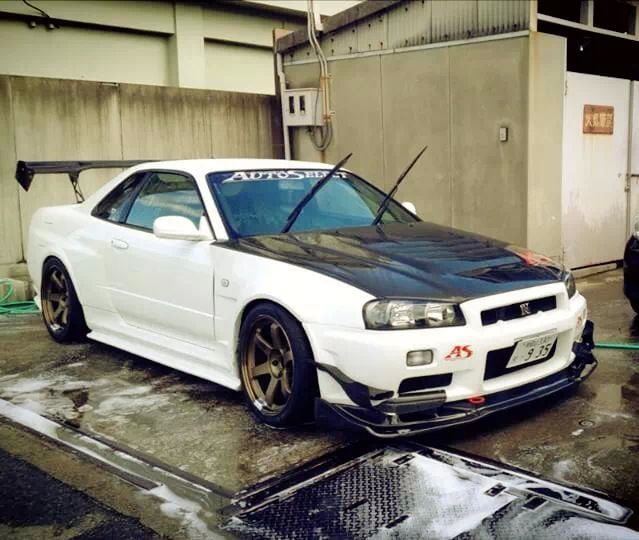 Nissan Skyline GT-R R34 - 9GAG