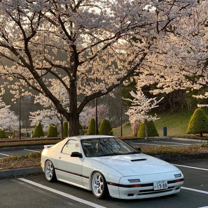 White Mazda RX-7 FC3S - 9GAG