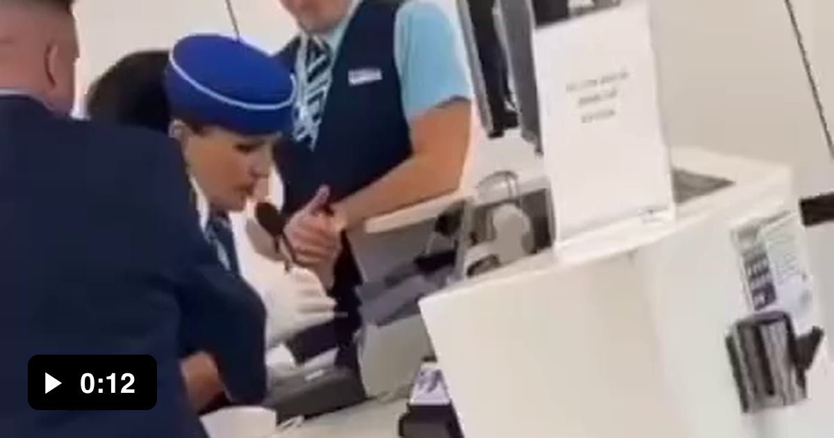 You drop your crown ma'am 🜲 - 9GAG