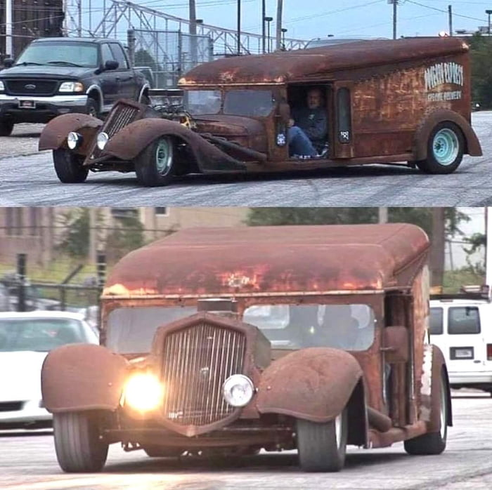 Good lord he T H I C C... and small at the same time! - 9GAG