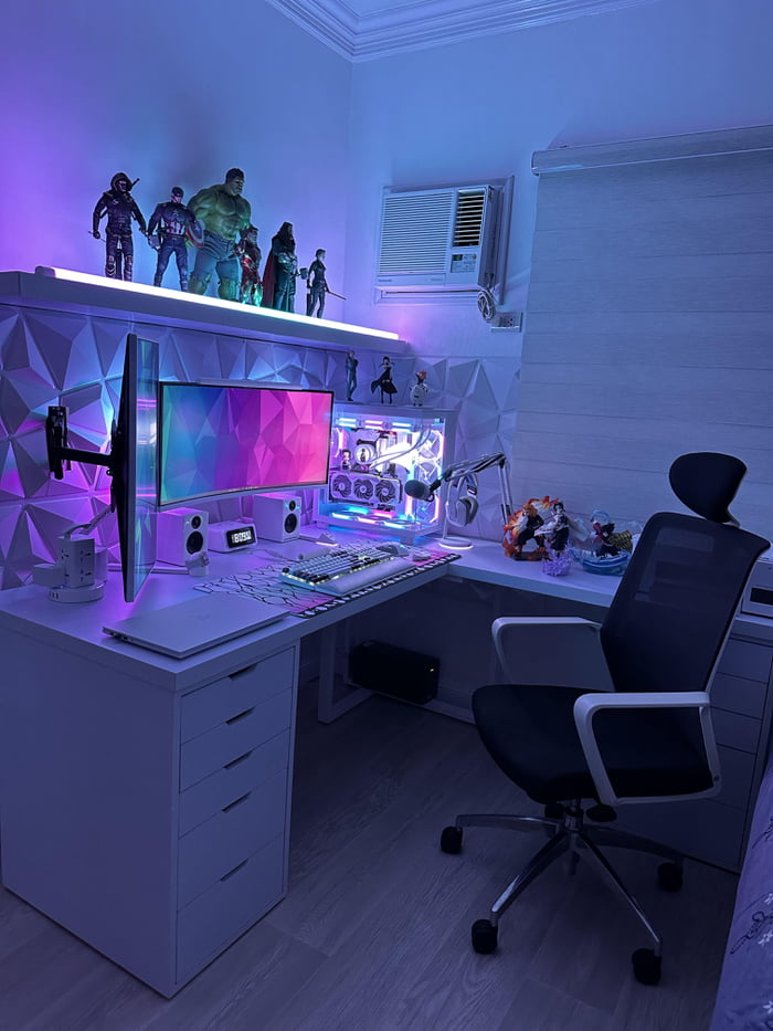 2nd quarter of 2023 Setup 💜💙 - 9GAG