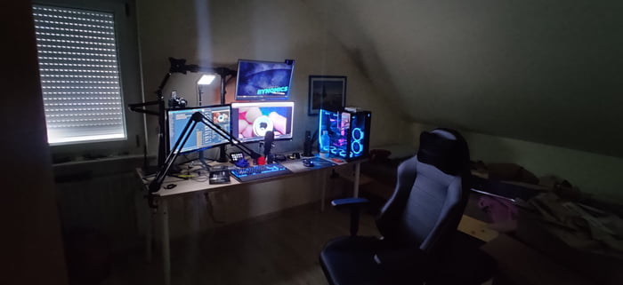 Post pictures of your messy setup ! I wanne see if it's only me who can't keep it clean for more ...