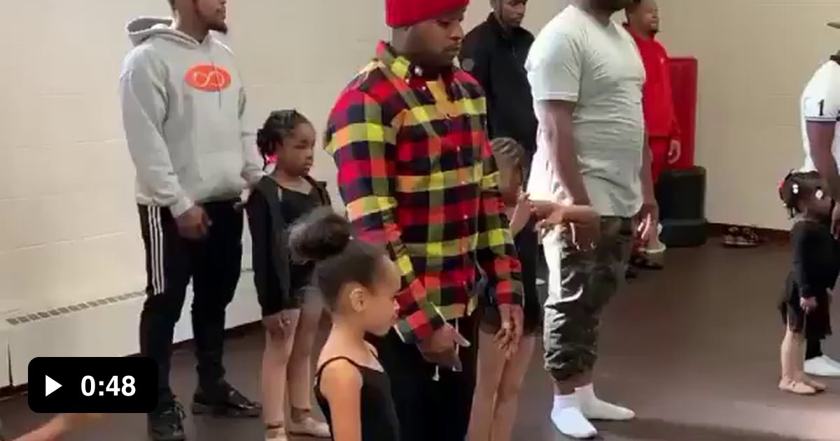 Dads with their Daughters at ballet class - 9GAG