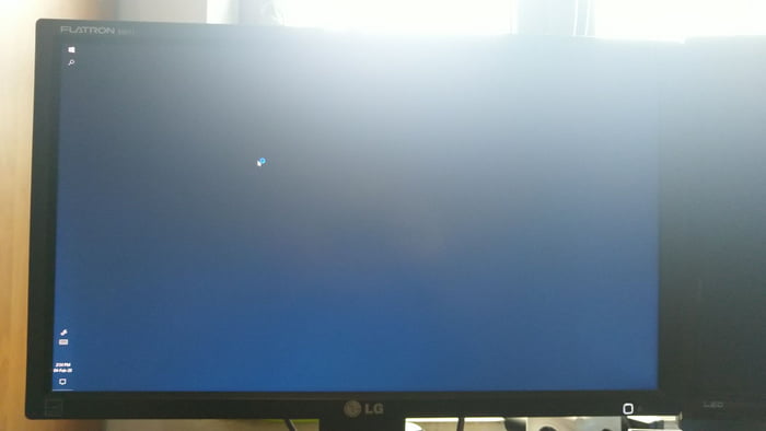 Screen is blue.Keeps reloading.Cant open anything.Task manager doesn't work.What do? - 9GAG