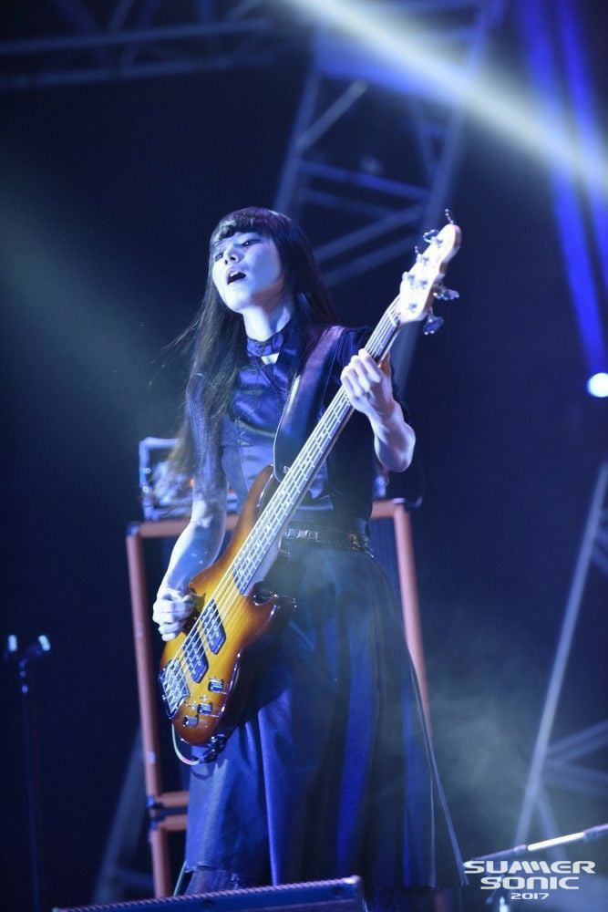 Band-Maid Misa bass guitar - 9GAG