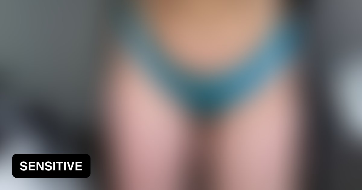 Does she? She is insta model @fullerbustbestie - 9GAG