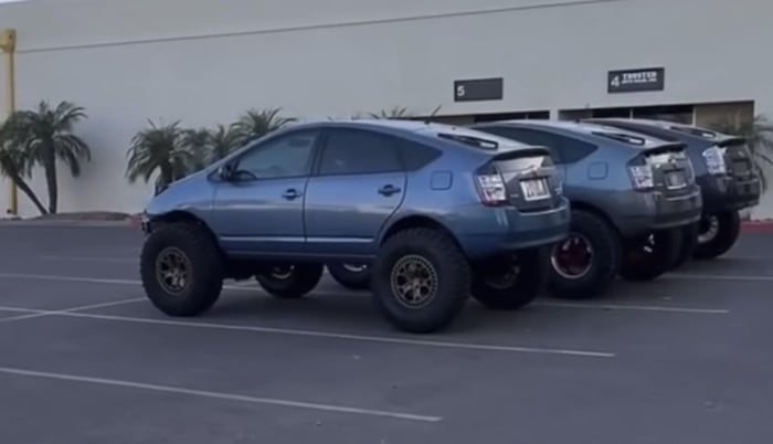 Off-road Prius - 9GAG