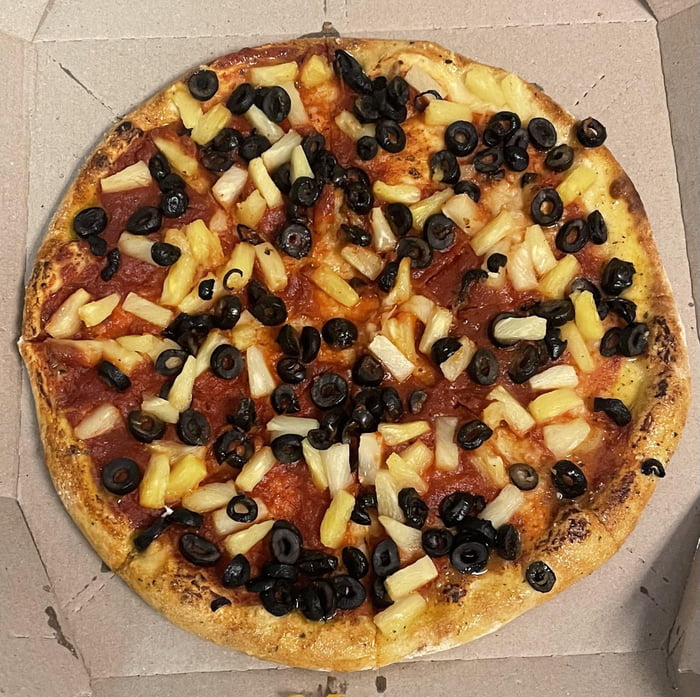 Someone ordered a olive and pineapple, pizza WITHOUT cheese. - 9GAG