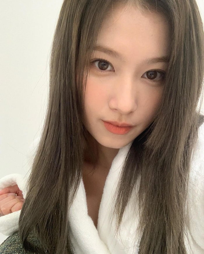 Minatozaki Sana 💕 - 9GAG