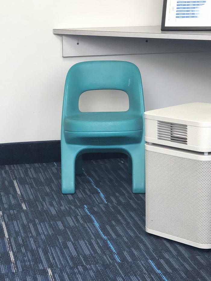 This waiting room is giving me bad vibes… - 9GAG