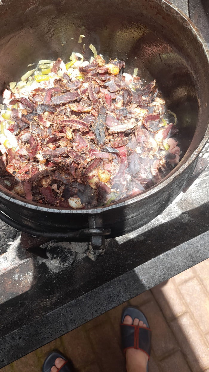 Biltong Pot... one of the best things a man can make... Poes lekker - 9GAG
